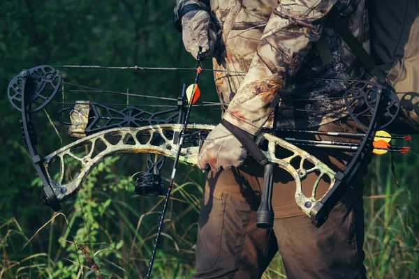 Bow hunting Stock Photos, Royalty Free Bow hunting Images | Depositphotos