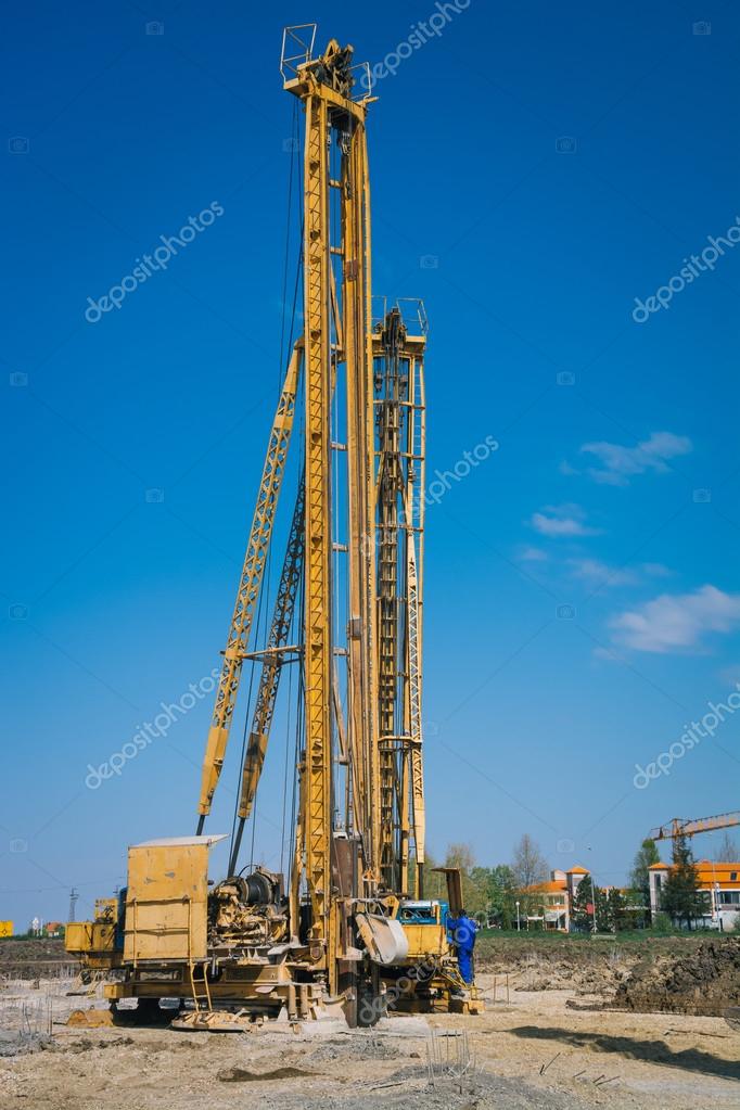 Construction site with workers and hydraulic drilling machines — Stock ...