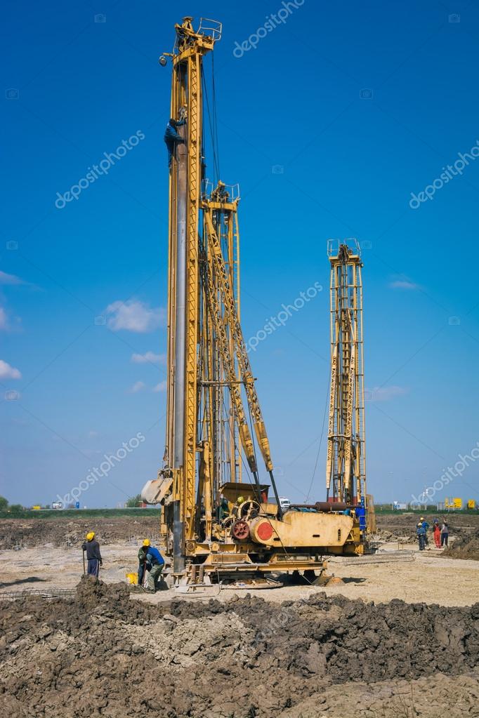 Construction site with workers and hydraulic drilling machines — Stock ...