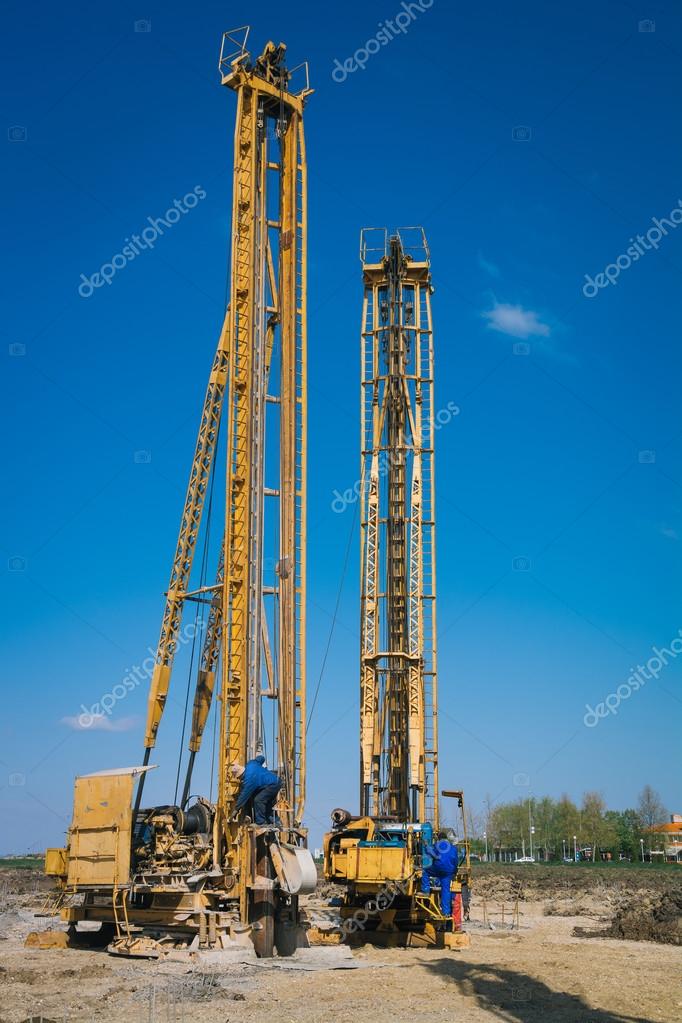 Construction site with workers and hydraulic drilling machines — Stock ...