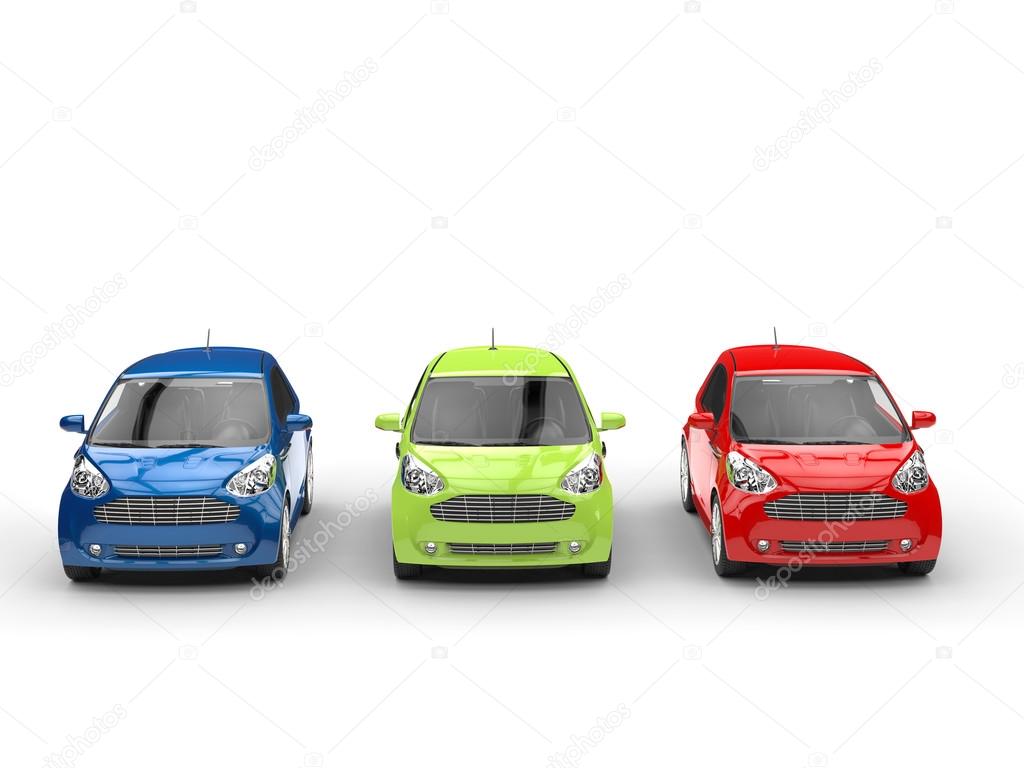 Carros pequenos em uma fileira - Vermelho, Verde e Azul - visão frontal ...