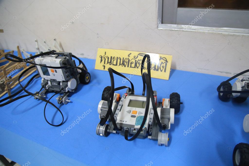 Robot made by student – Stock Editorial Photo © ngarare #121322840