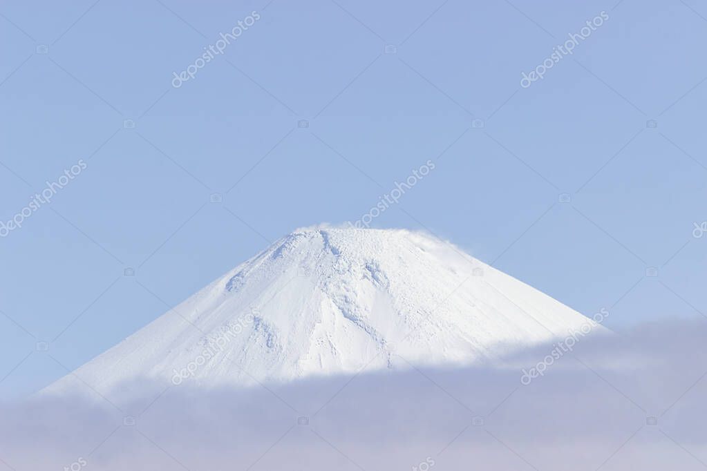 Península de Kamchatka. La cima del volcán Avachinsky en claro clima ...
