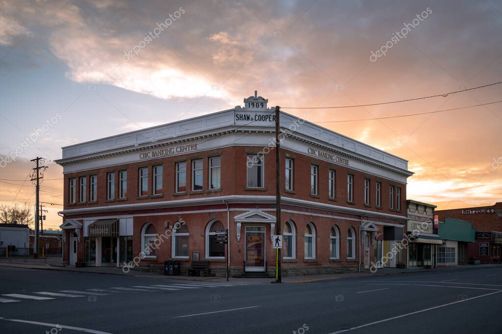 Nanton, Alberta - 7 de mayo de 2021: Fachada de edificios históricos en ...