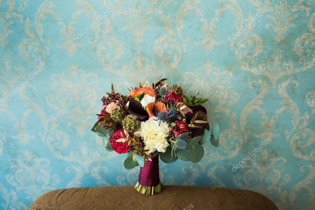 Wedding marsala bouquet with roses and other flowers on vintage Stock ...