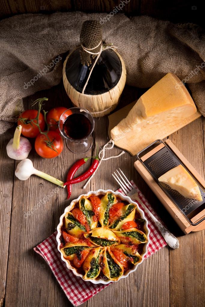 Conchiglioni, Large pasta shells with filling Stock Photo by ©dar19.30 ...
