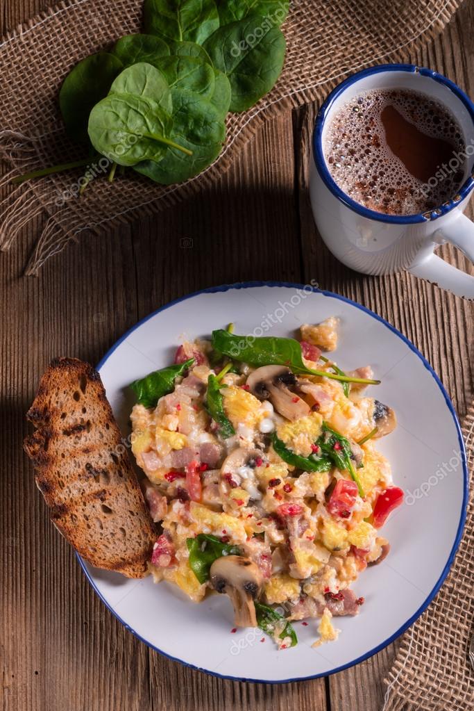 Huevos revueltos con verduras 2024