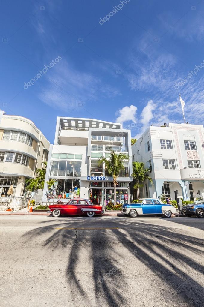 El distrito Art Deco de Miami y un clásico coche antiguo móvil — Foto ...