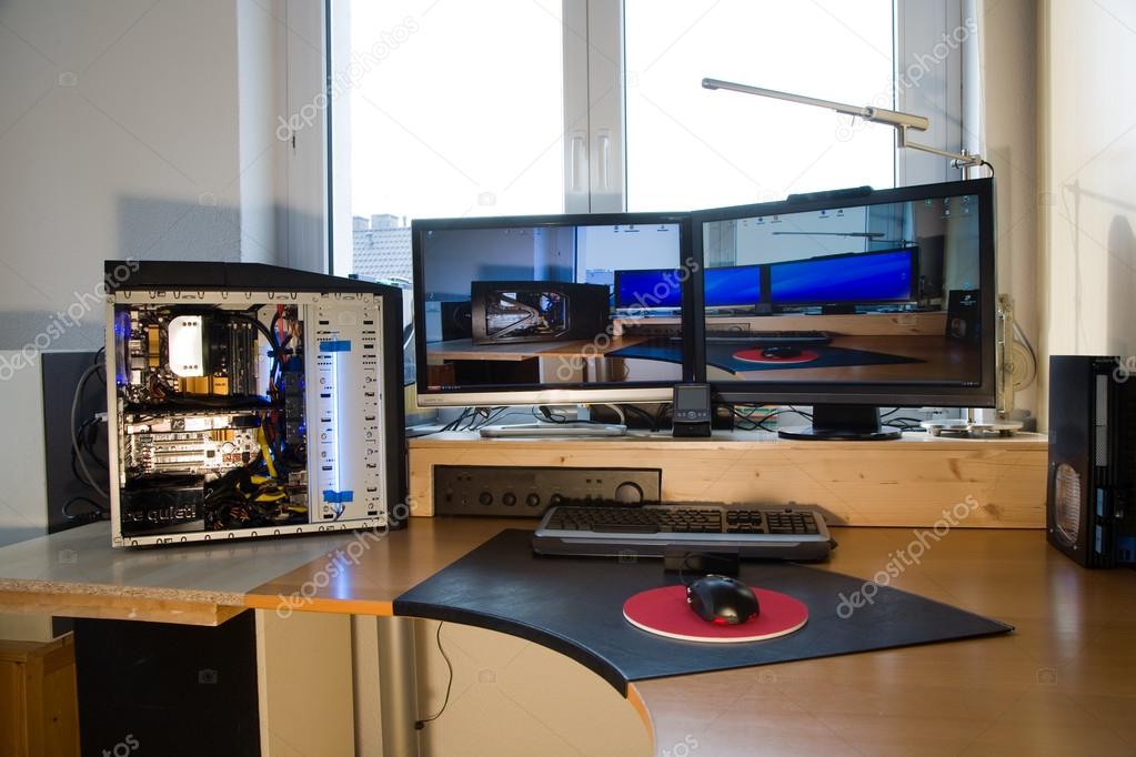 PC Personal computer with 2 flat screens, modding and picture of ...
