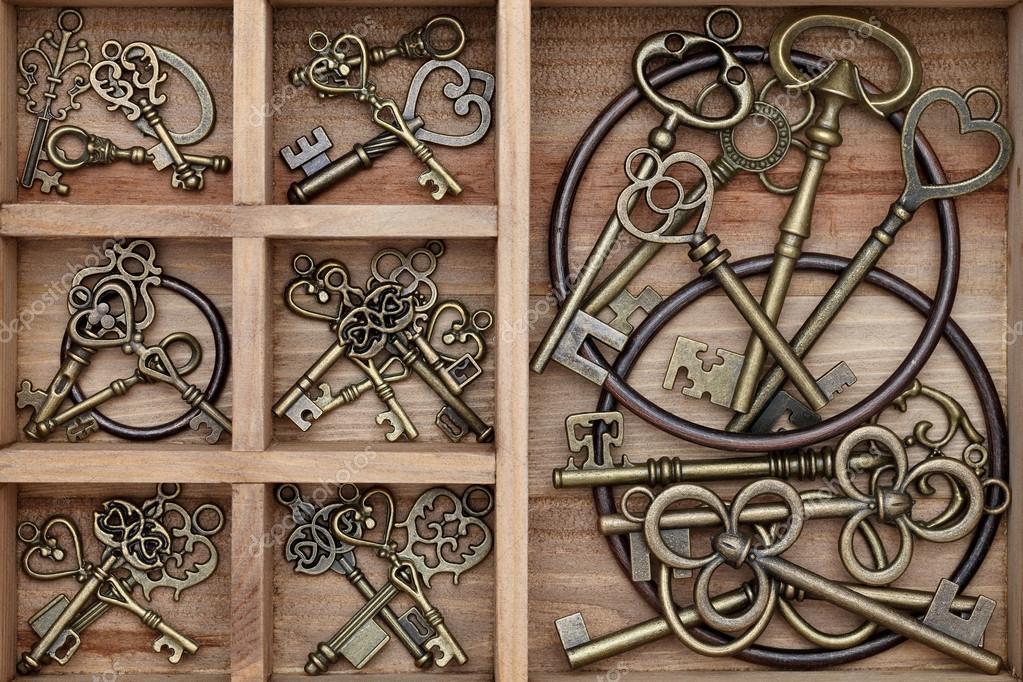 Vintage key in wooden box Stock Photo by ©akiyoko74 102625610