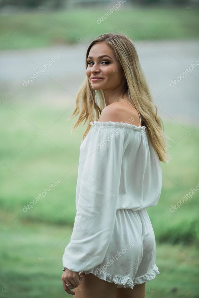 High school senior poses for portraits — Stock Photo © mary981 #123439666