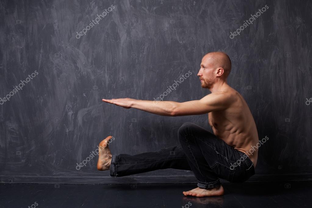 Man doing exercise Stock Photo by ©Zdyma4 91002340