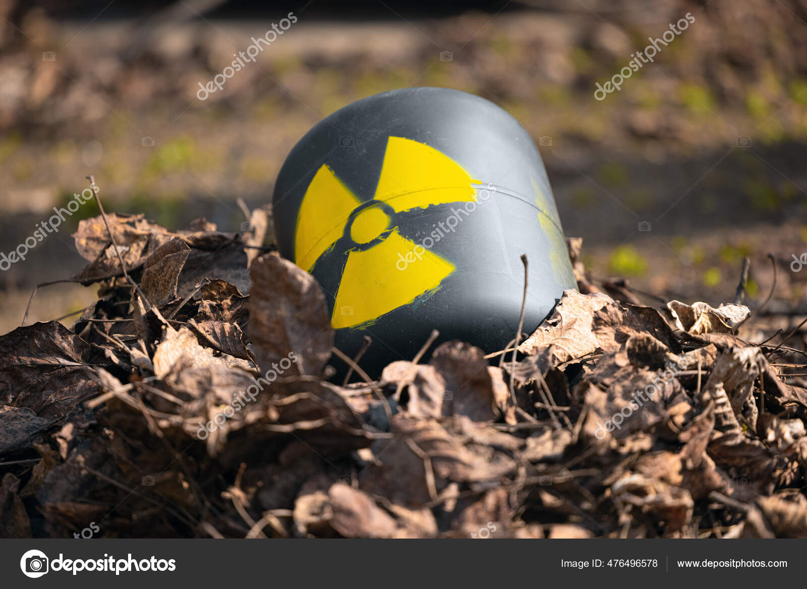 Resíduos radioactivos jogados fora como lixo fotos, imagens de ...