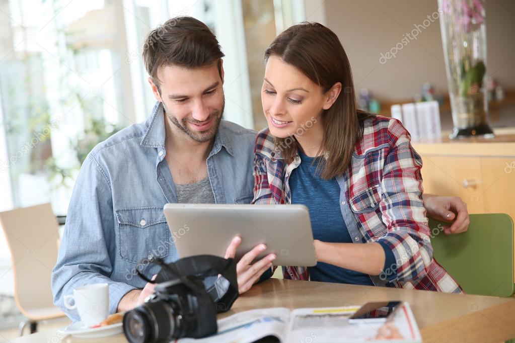 Photography students working together — Stock Photo © Goodluz #67894111