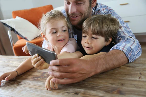 Papa e hijos fotos de stock, imágenes de Papa e hijos sin royalties ...