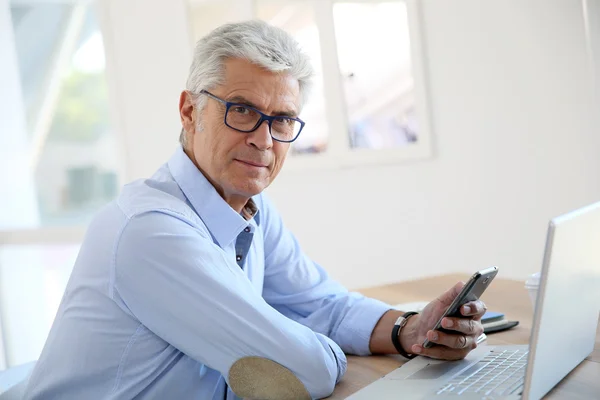 Old man computer Stock Photos, Royalty Free Old man computer Images ...