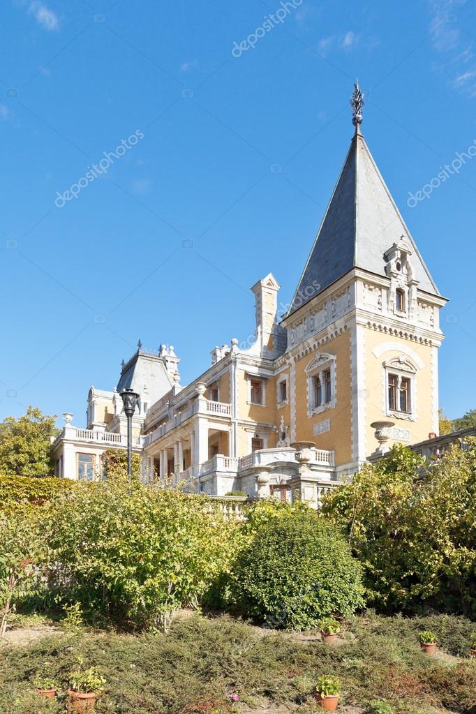 Massandra el palacio del jardín, la Crimea 2023