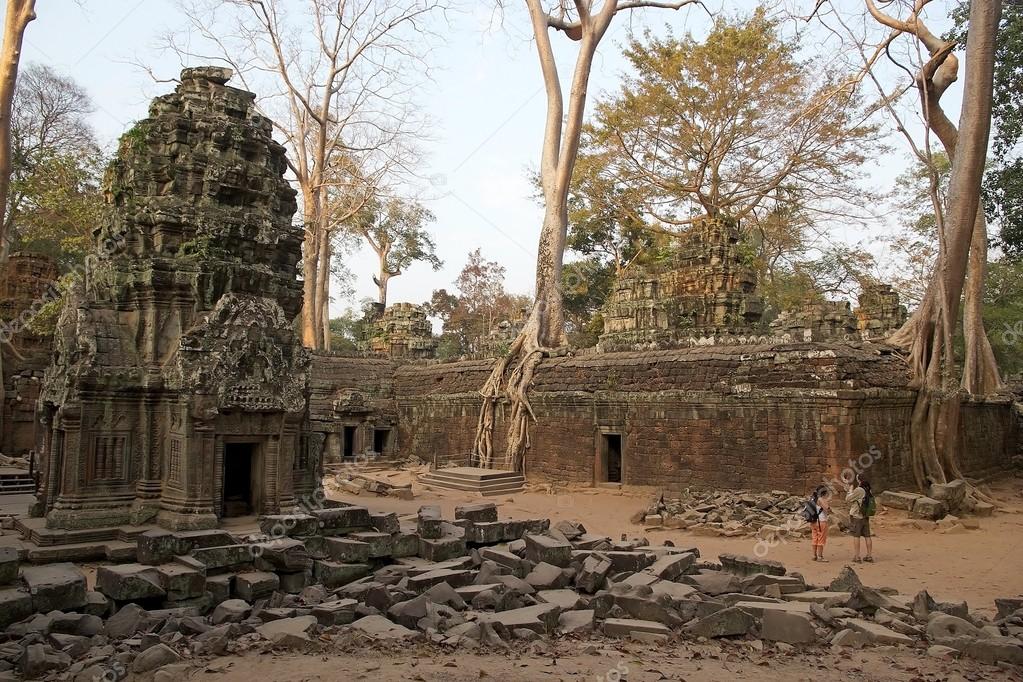Ta Prohm temple – Stock Editorial Photo © ajlber #67402233
