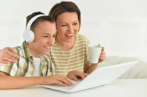 Mother son computer Stock Photos, Royalty Free Mother son computer ...