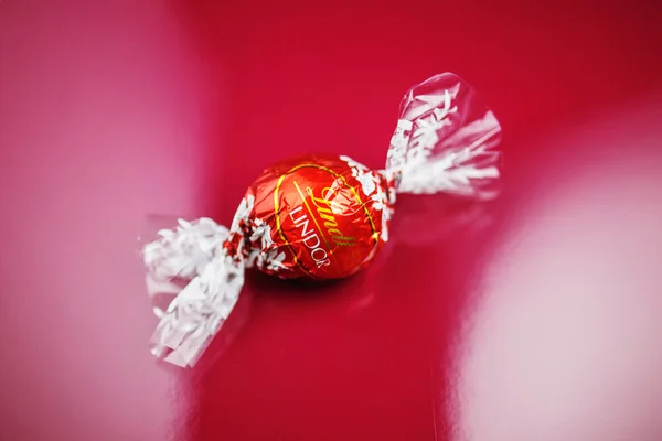 Lindt Lindor chocolate truffle – Stock Editorial Photo © ifeelstock ...