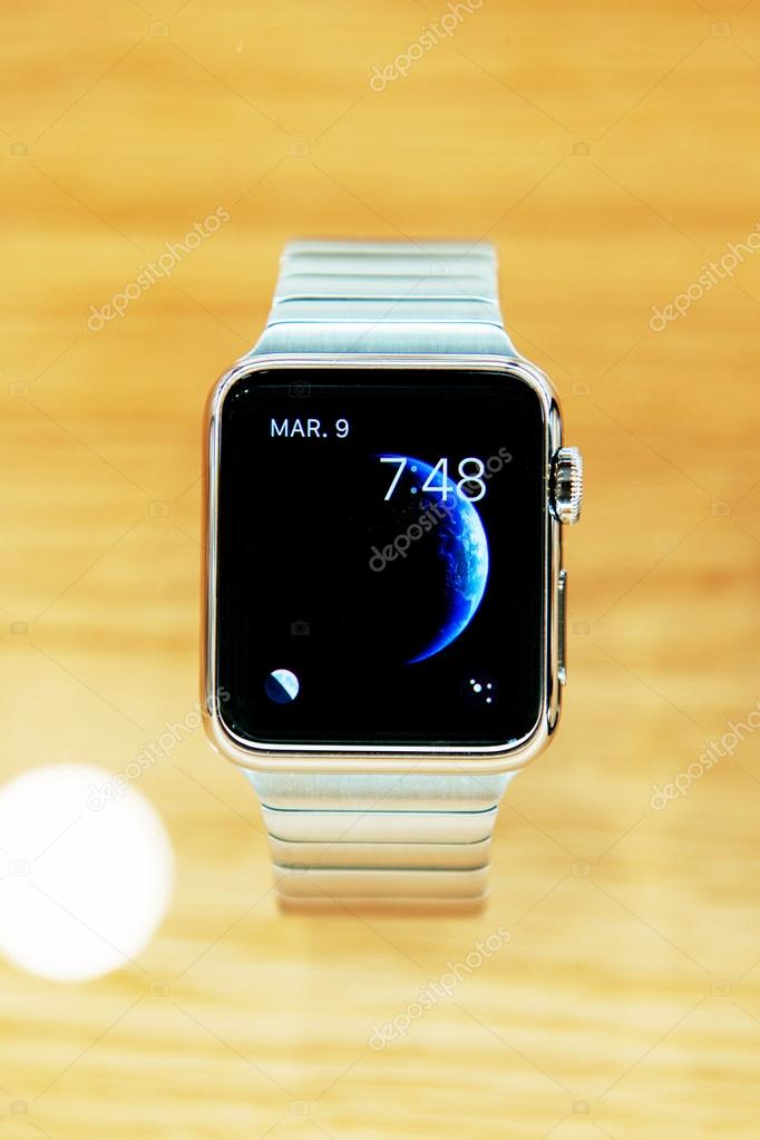Apple Watch close-up details – Stock Editorial Photo © ifeelstock #70198055