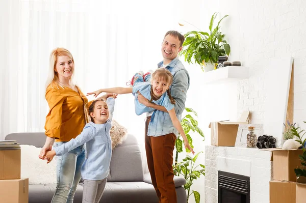 Relocation family Stock Photos, Royalty Free Relocation family Images ...