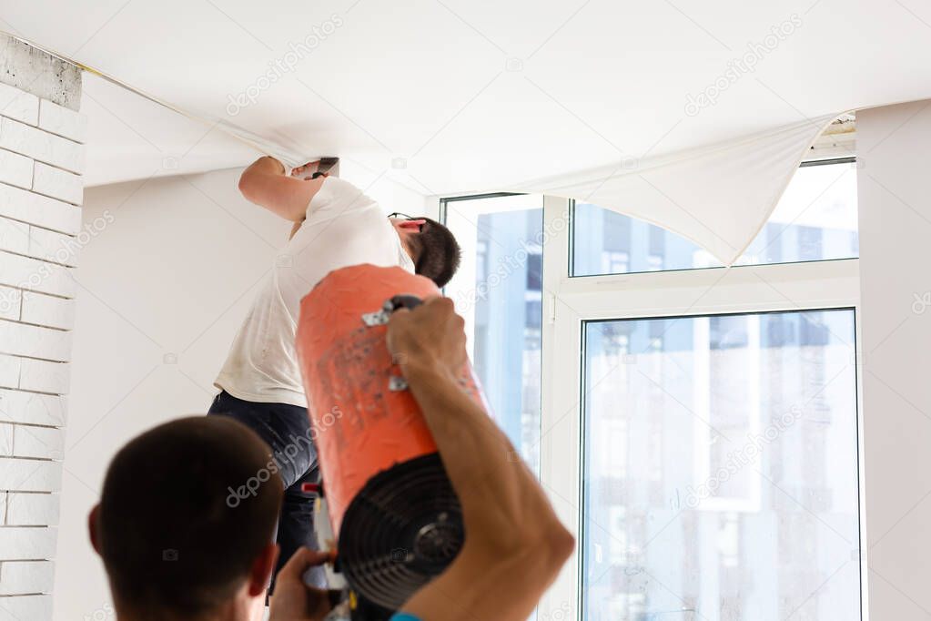 Instalación de techo tensado. Nicho para techo tensado. Techo tensado ...