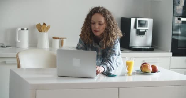 13,033 Apfelessen Videos, Royalty-free Stock Apfelessen Footage ...