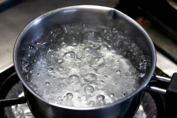 Kokend water in de pan Stock Photos, Royalty Free Kokend water in de ...