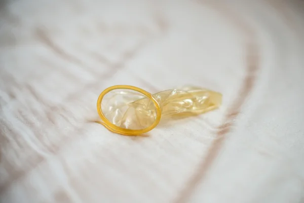 Condón usado fotos de stock, imágenes de Condón usado sin royalties ...