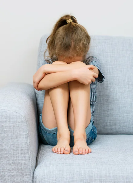 Petite Fille Triste Qui Pleure