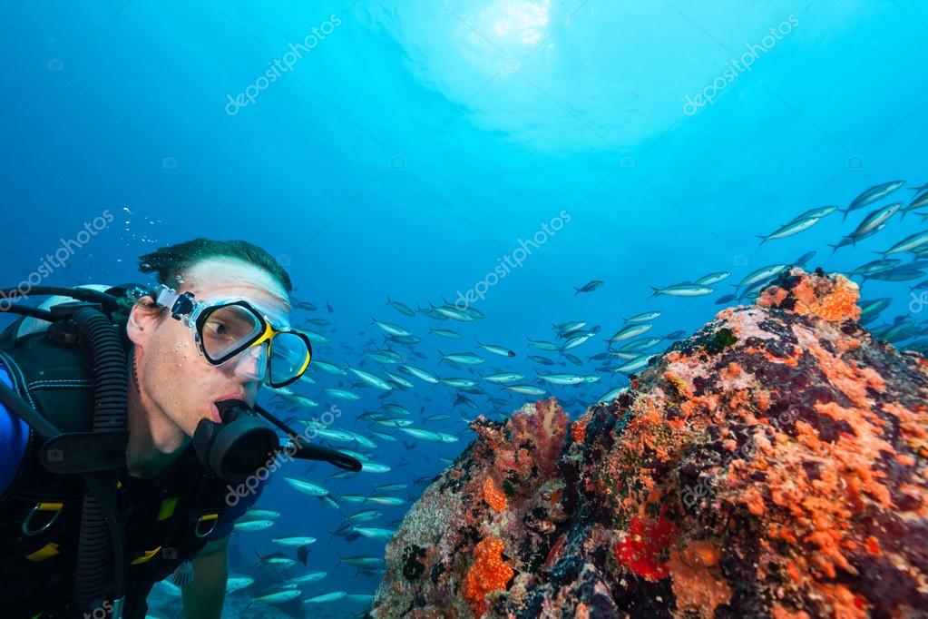 Young man scuba diver exploring sea bottom — Stock Photo © jag_cz ...
