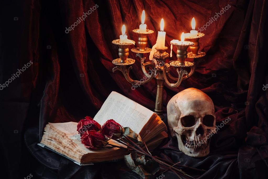 Bodegón gótico con cráneo 2025