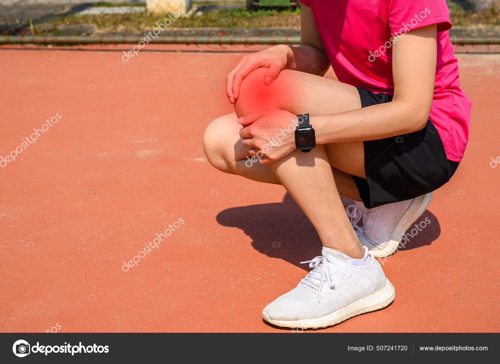 Cropped Shot Woman Runner Suffering Iliotibial Band Syndrome Itb Cause ...