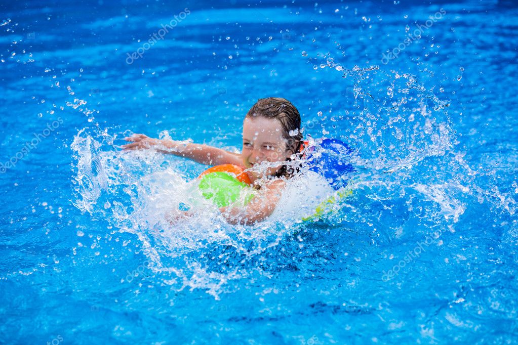 Child playing in swimming pool — Stock Photo © Yaruta #72974799
