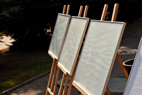 Easels Stock Photos, Royalty Free Easels Images | Depositphotos