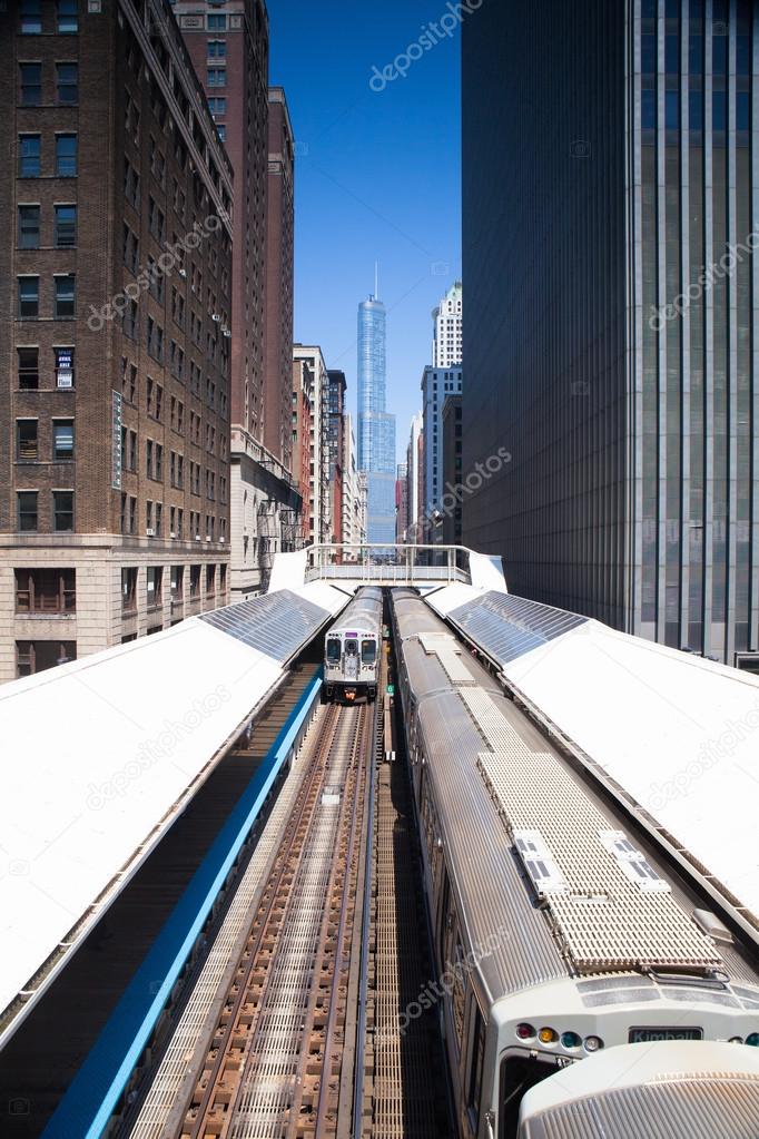 Famous elevated overhead commuter train – Stock Editorial Photo ...