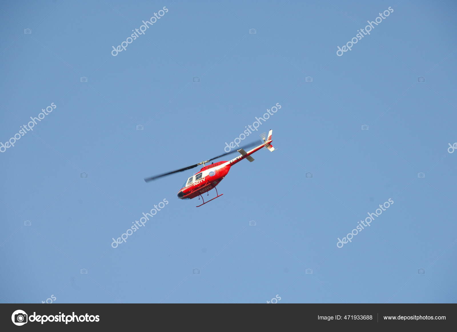Helicopter Flying Close Earth — Stock Editorial Photo © rajastills ...
