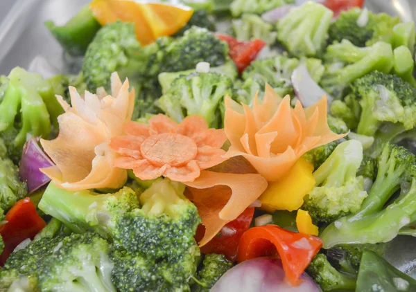 Stir fry vegetables at a chinese restaurant buffet - Stock Image ...