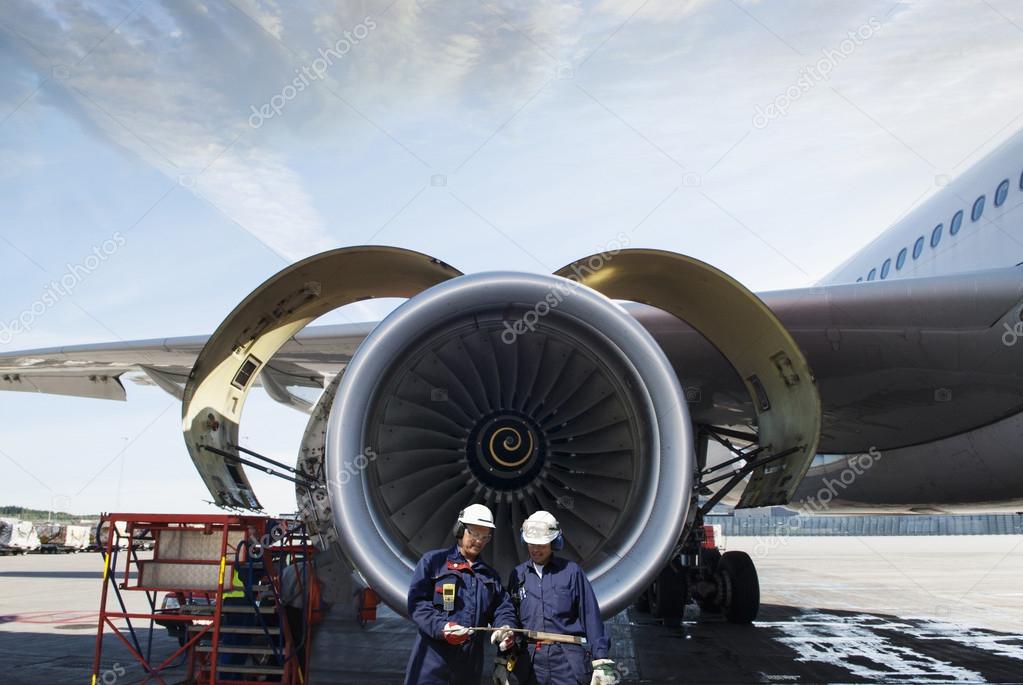 Airplane mechanics, engineers and jet engine — Stock Photo © lagereek ...