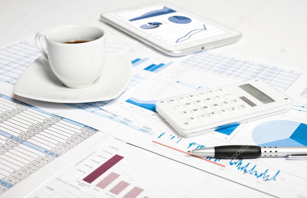 Taza de café y calculadora — Foto de stock #65081205 © minervastock