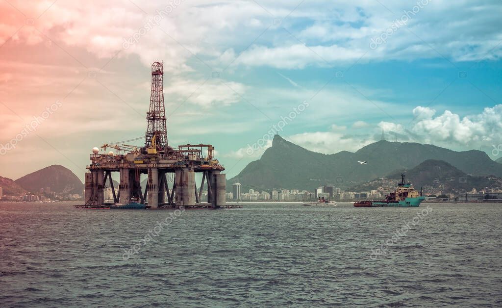 Plataforma petrolífera en alta mar con panorama de Río de Janeiro ...