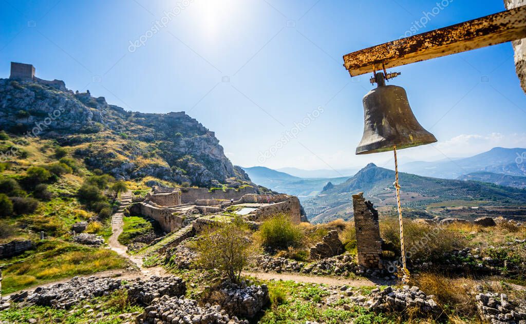 Acrocorinto, Campana en la fortaleza del Alto Corinto, la acrópolis del ...