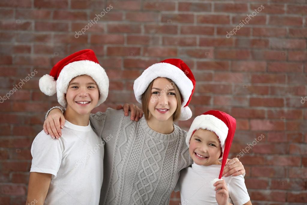 Happy Cousins Brick Wall Background Stock Photo by ©belchonock 102144298
