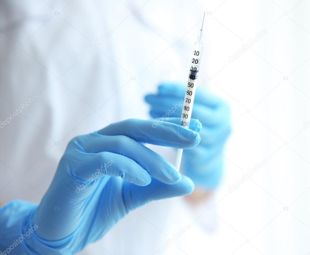 Médico manos con jeringa: fotografía de stock © belchonock #116275042 ...