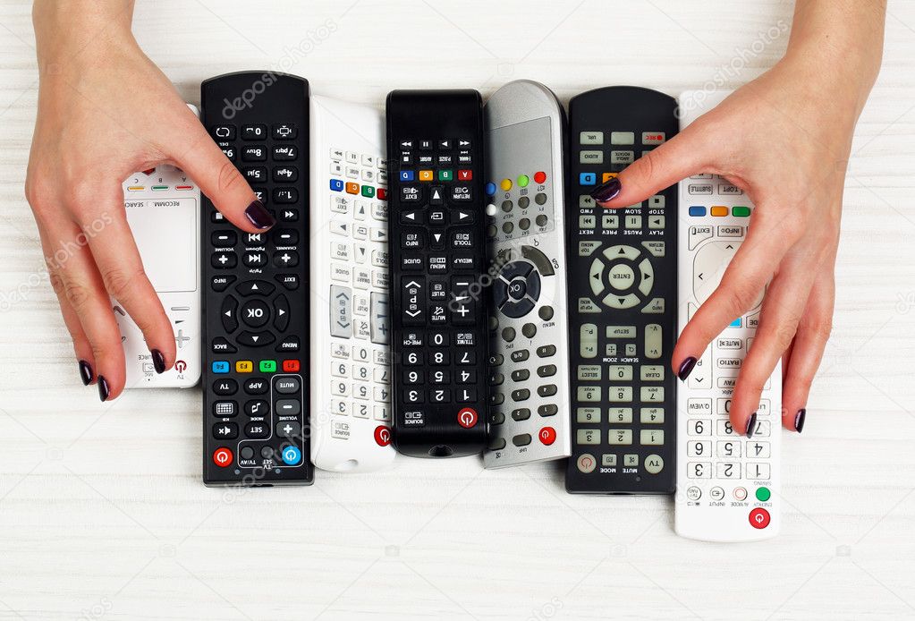 Dispositivos de controle remoto fotos, imagens de © belchonock #61094173