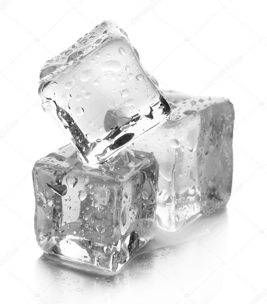 Tiga es batu mencair pada latar belakang abu-abu, menutup — Foto Stok ...