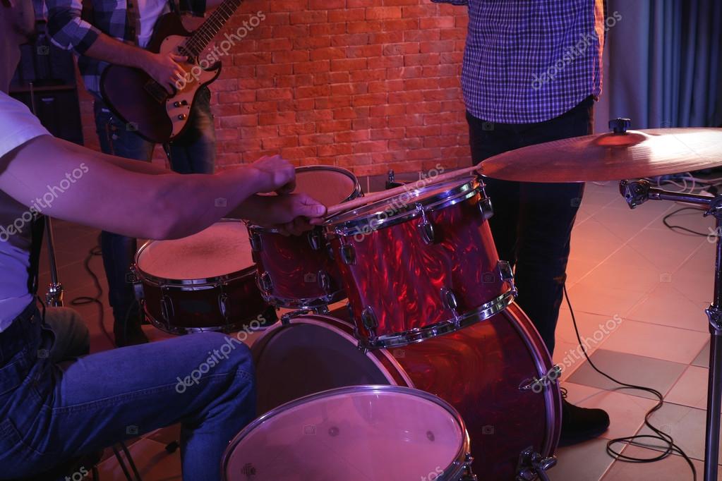 Musicians playing musical instruments Stock Photo by ©belchonock 89538112