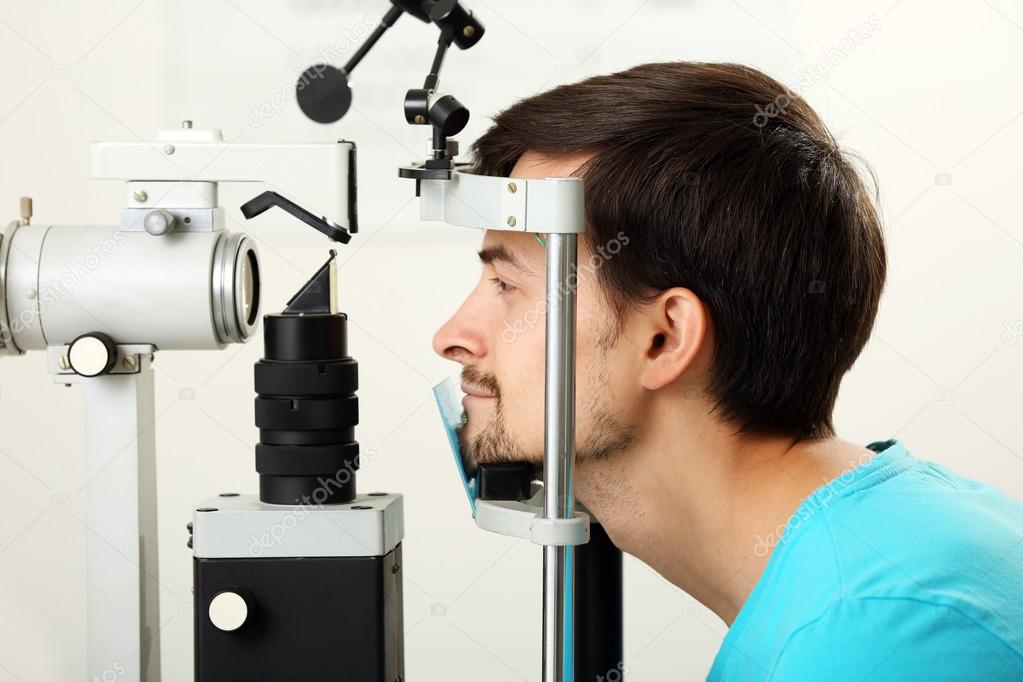 Man visiting an optician — Stock Photo © belchonock #92606018