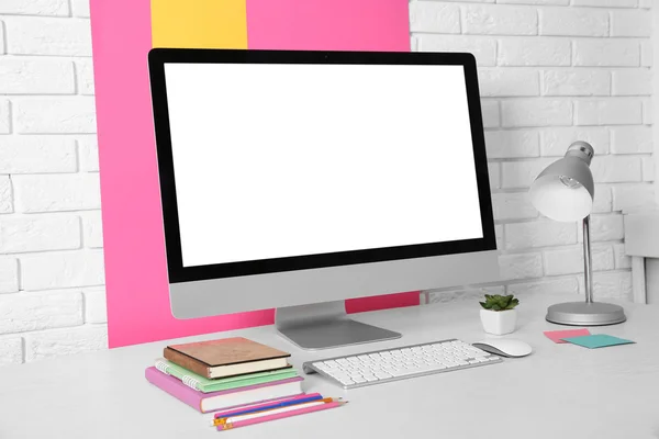 Pink computer desk Stock Photos, Royalty Free Pink computer desk Images ...